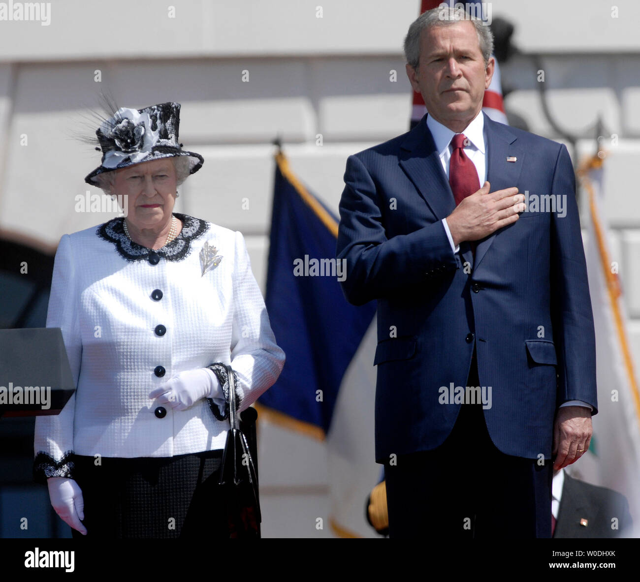 Britain's Queen Elizabeth II and U.S. President George W. Bush stand ...