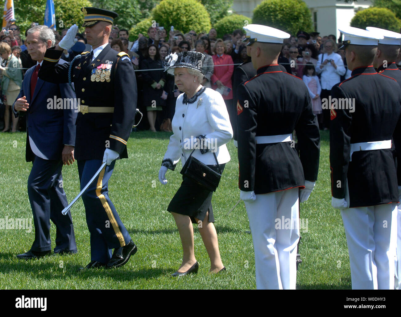 U.S. President George W. Bush (L) and Britain's Queen Elizabeth II ...