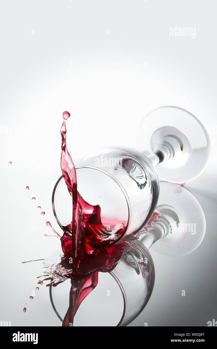 Wine falling into glass hi-res stock photography and images - Alamy