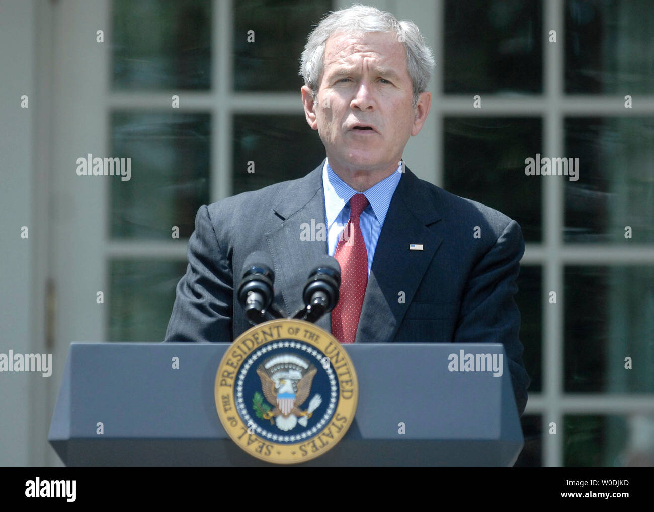 Minimums hi-res stock photography and images - Alamy