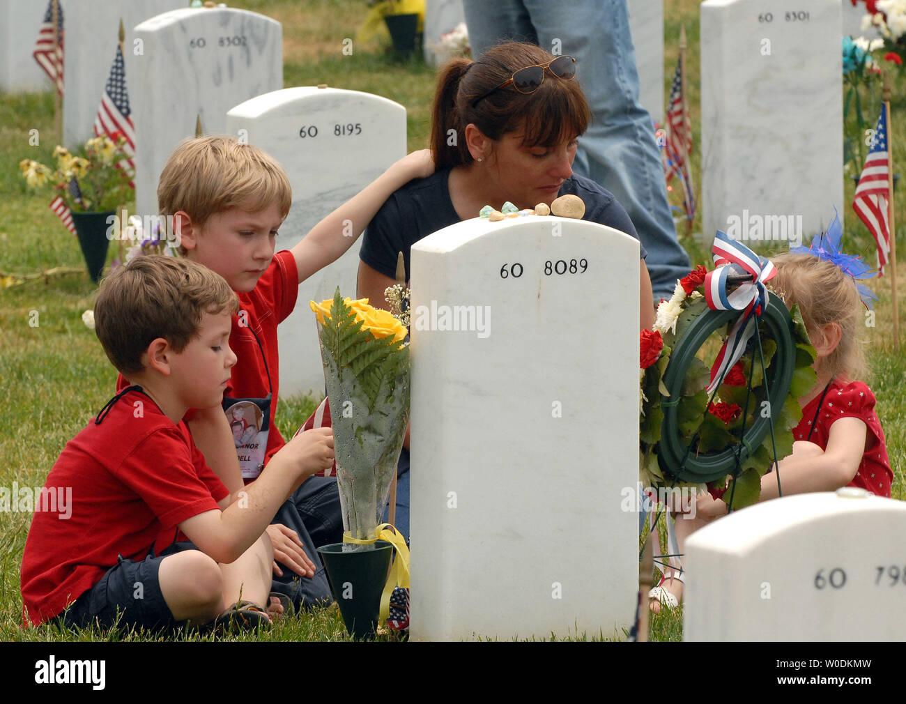 Josh, 6, Connor, 7, Cynthia Odell and Olivia, 4, (L to R) visit the ...