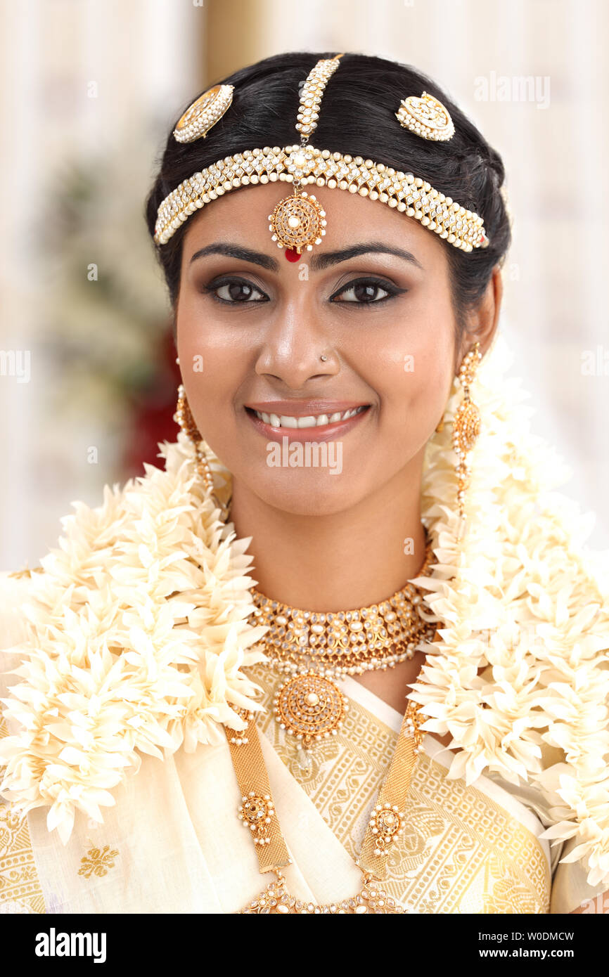 Close up of an Indian bride smiling Stock Photo - Alamy