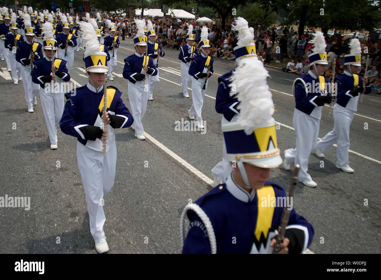 Participants march in the 2007 Independence Day Parade in Washington on ...