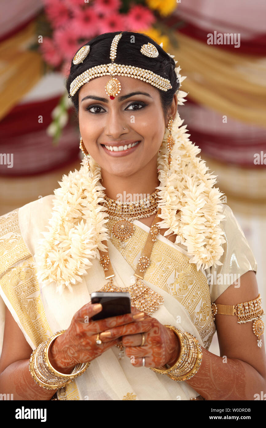 Indian bride text messaging hi-res stock photography and images - Alamy