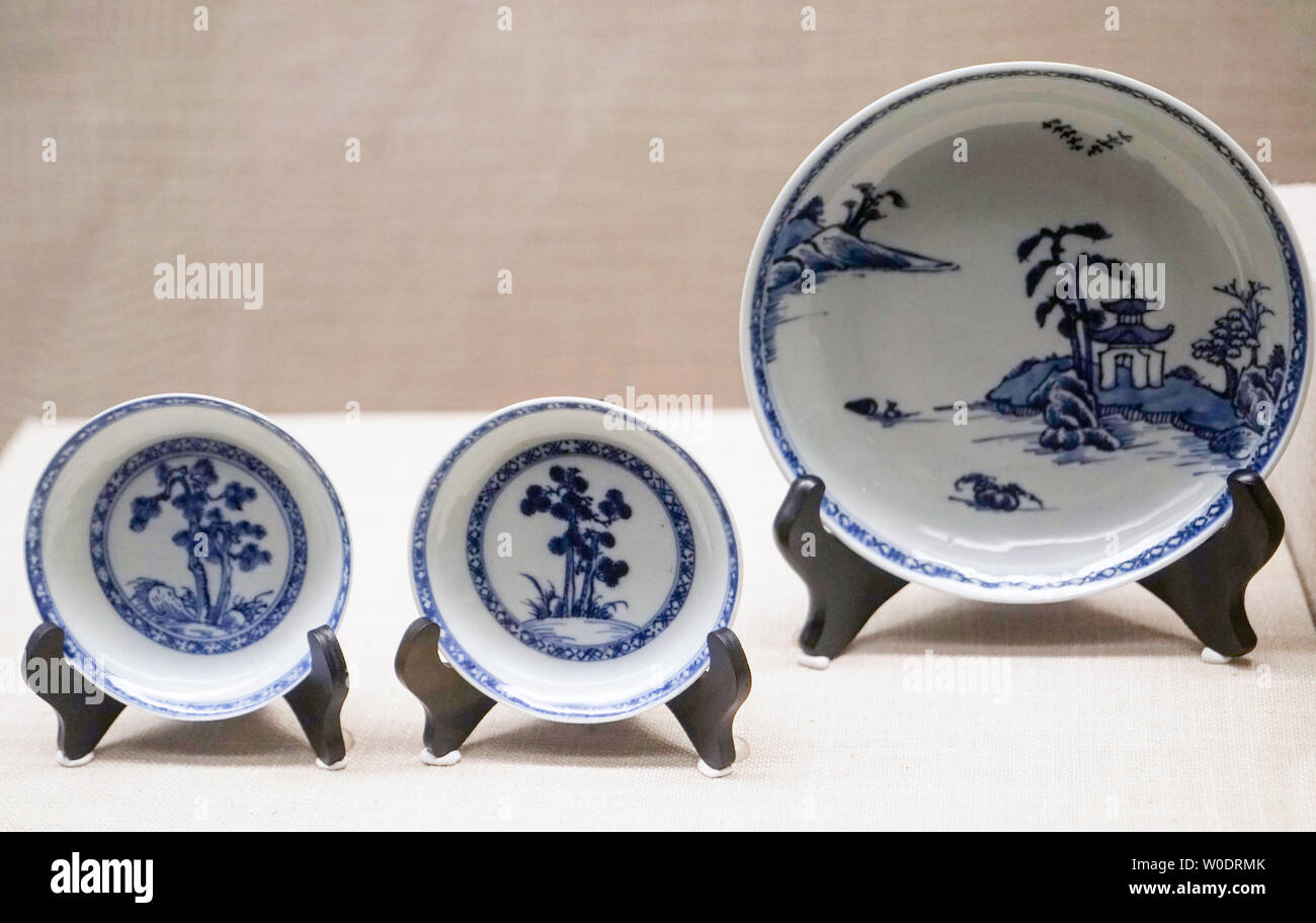 Ming Dynasty porcelain Stock Photo - Alamy