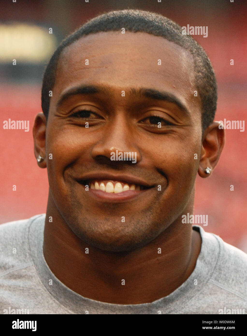 Washington Redskins linebacker Marcus Washington greets fans at Fedex ...