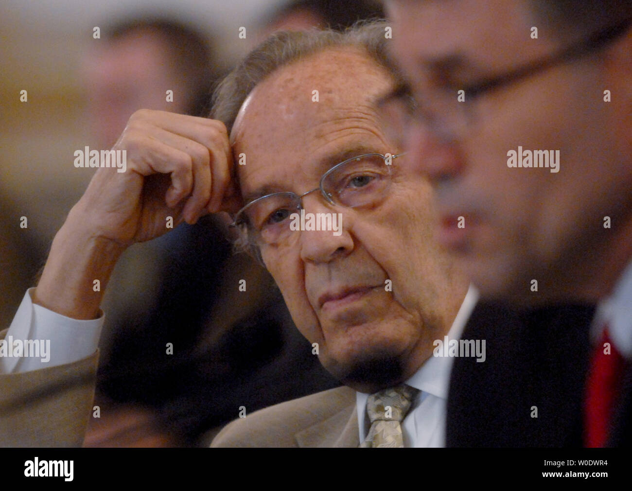 William perry secretary of defense hi-res stock photography and images ...