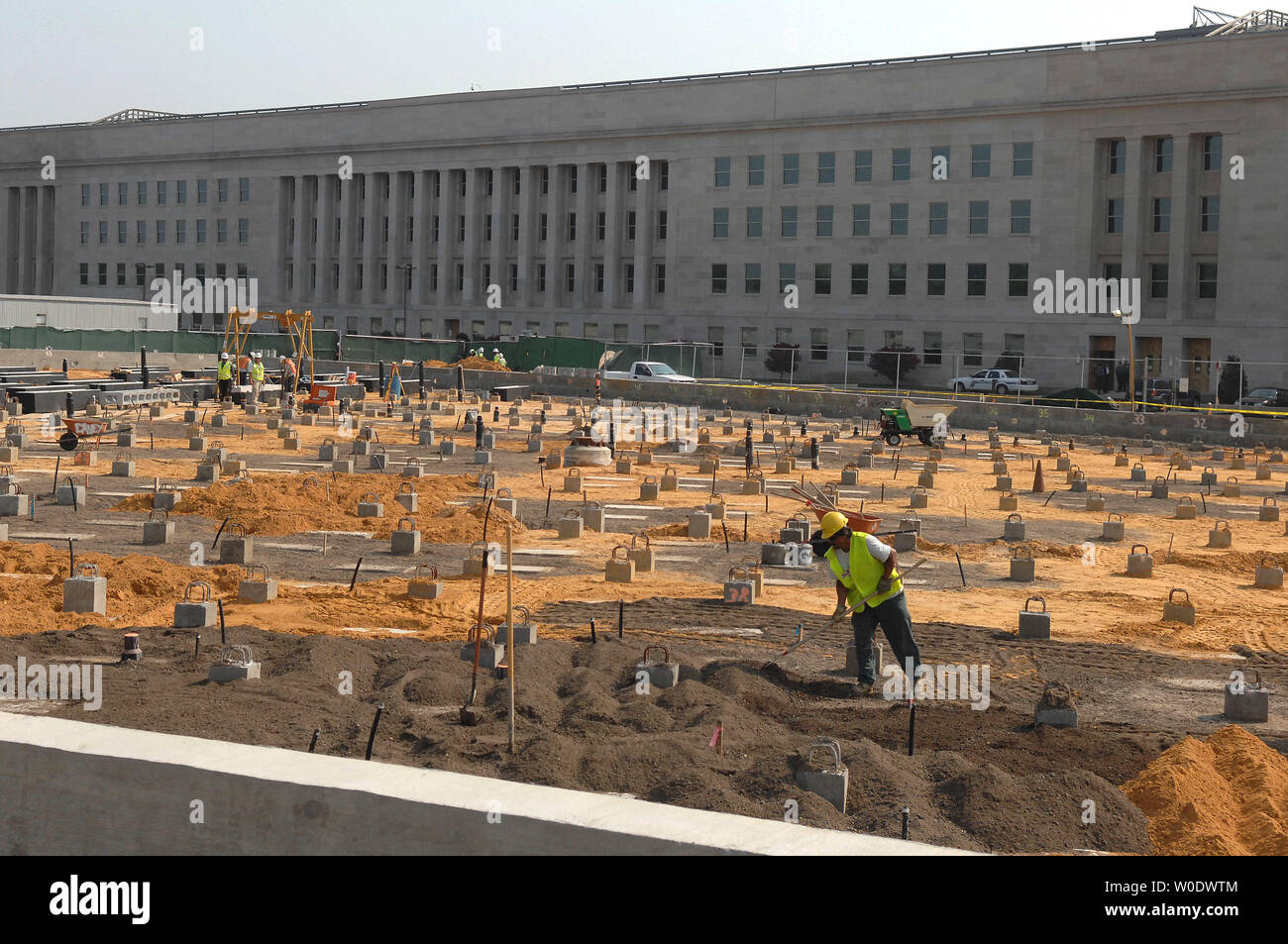 Pentagon construction hi-res stock photography and images - Alamy