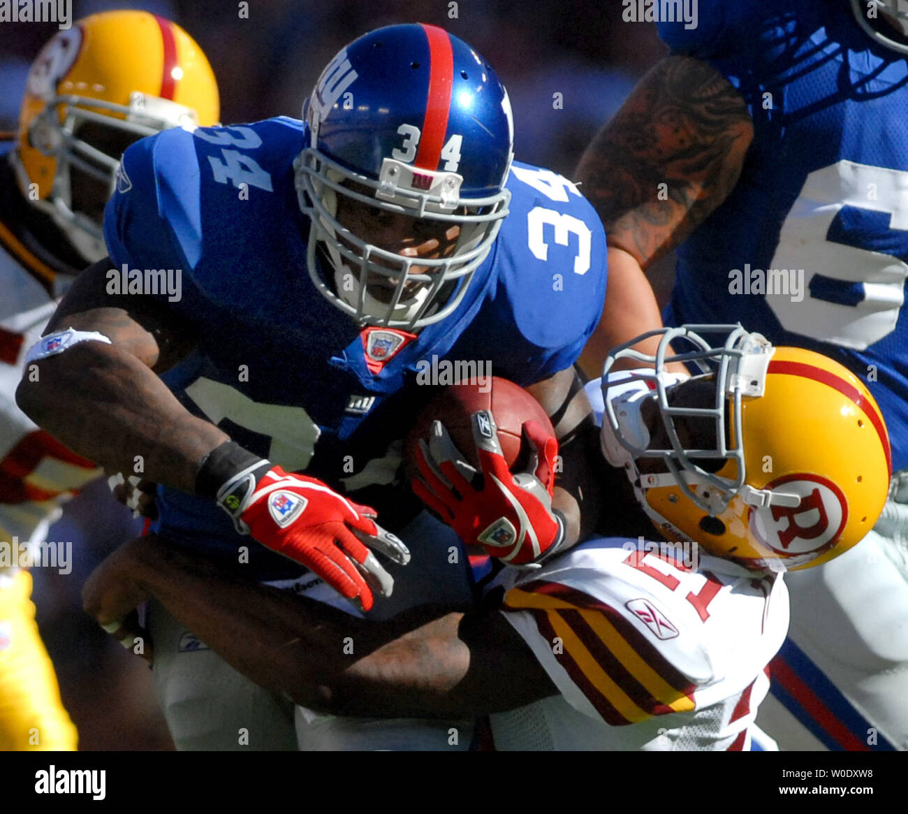 New York Giants running back Derrick Ward (34) runs for a 9 yard gain ...