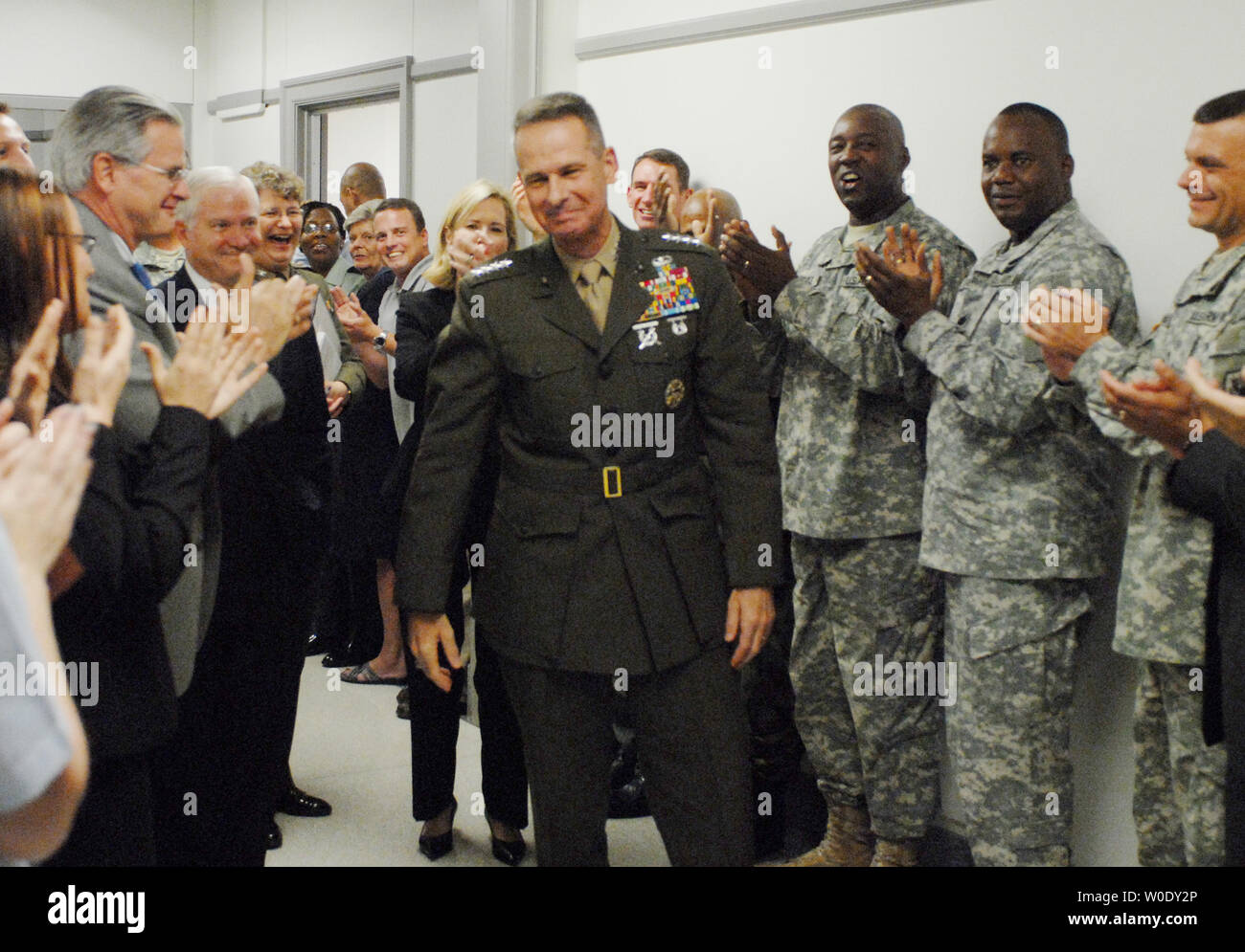 Chairman of the Joint Chiefs of Staff Gen. Peter Pace bids farewell to ...