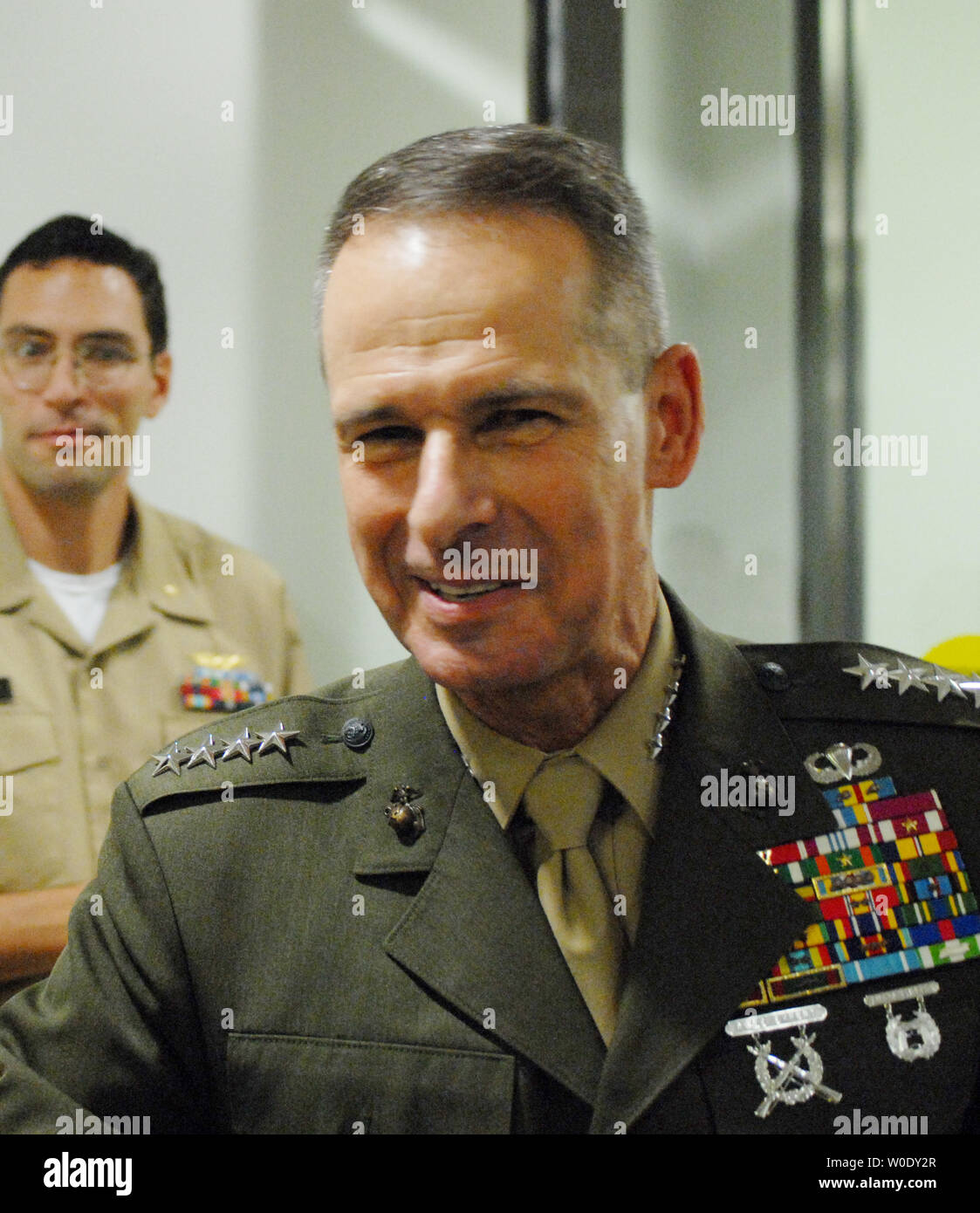 Military personnel farewell hi-res stock photography and images - Alamy