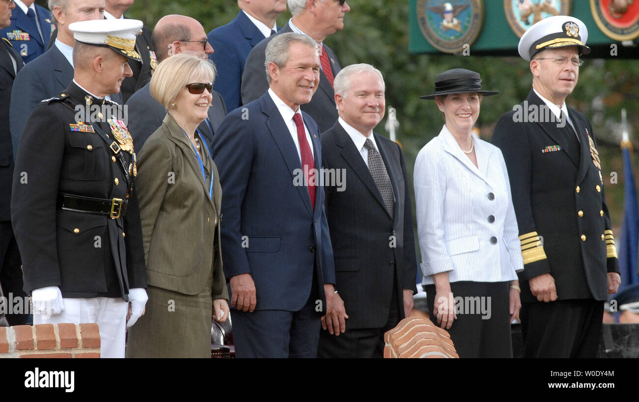 Retiring Chairman of the Joint Chiefs of Staff Gen. Peter Pace, his ...