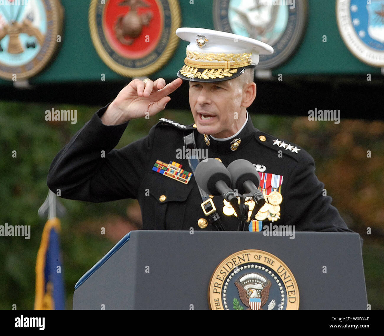 Retiring Chairman of the Joint Chiefs of Staff Gen. Peter Pace speaks ...