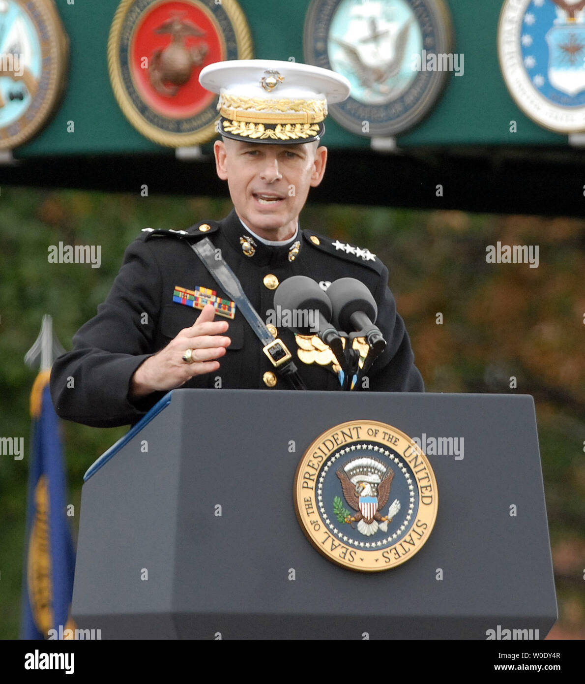 Retiring Chairman of the Joint Chiefs of Staff Gen. Peter Pace speaks ...