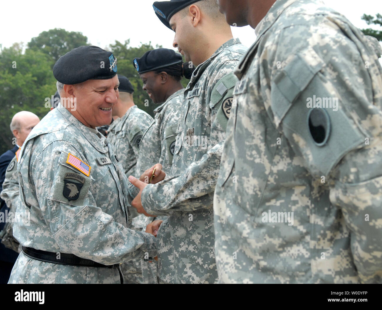 Group photo chief army staff hi-res stock photography and images - Alamy