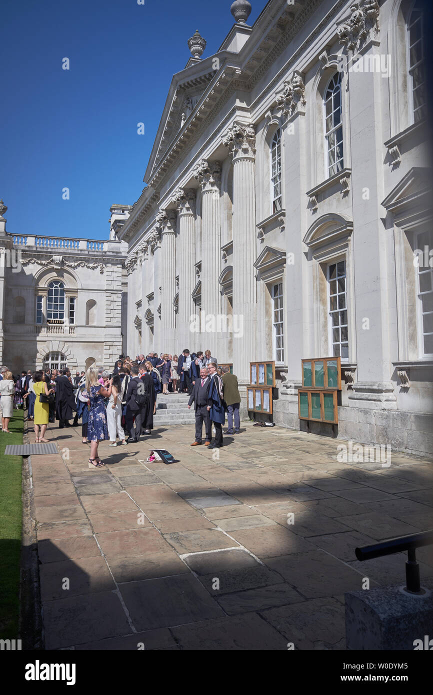 Cambridge graduates celebrate hi-res stock photography and images - Alamy