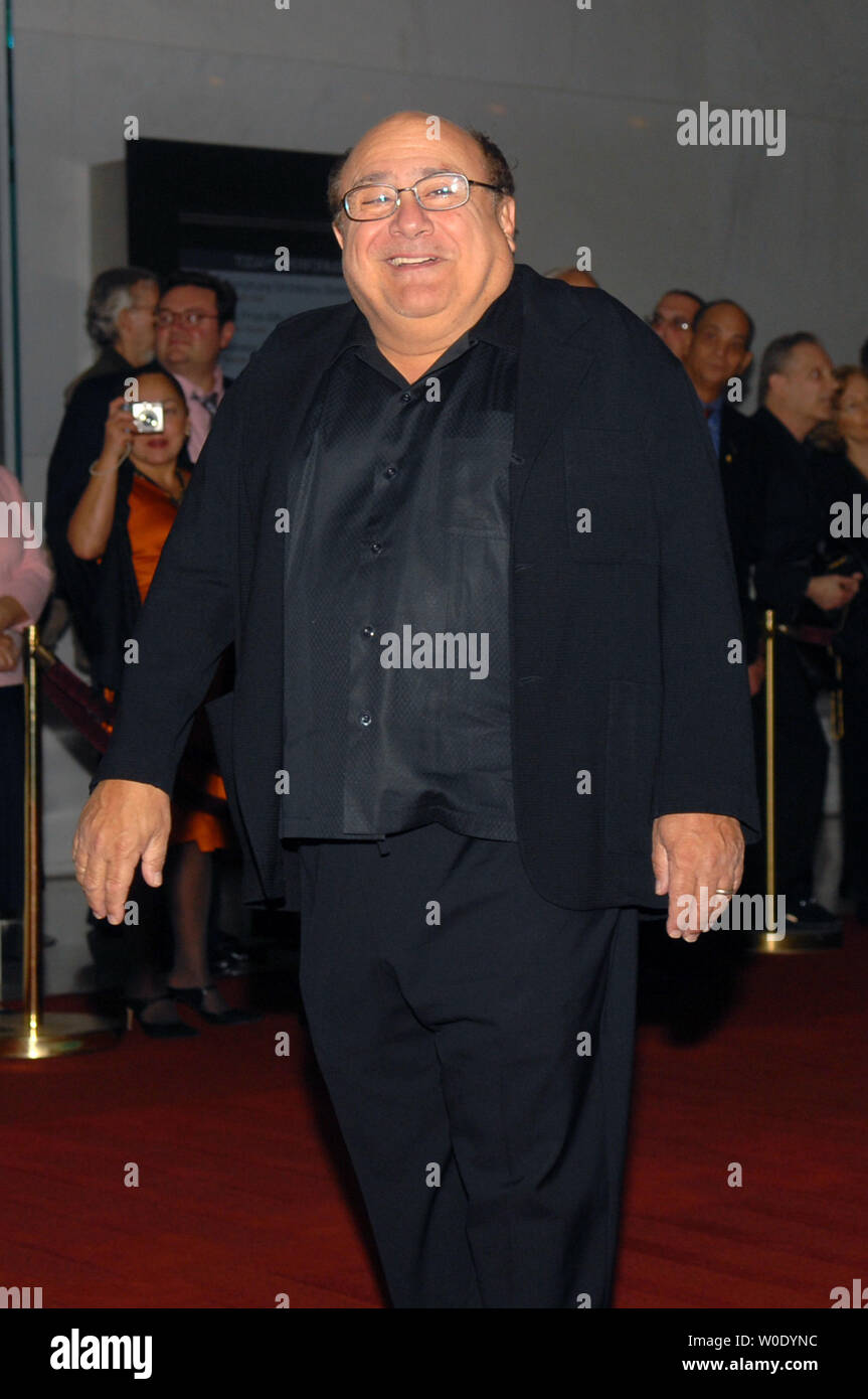Danny DeVito arrives for the 10th annual Mark Twain Prize for American ...