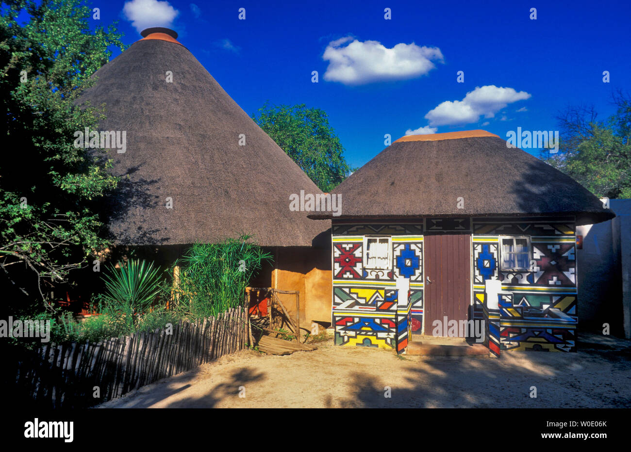 Ndebele house hi-res stock photography and images - Alamy