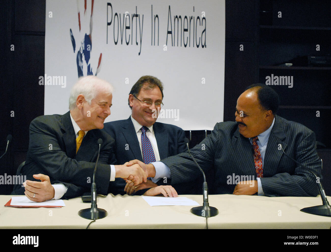 Larry meli nick clooney martin hi-res stock photography and images - Alamy