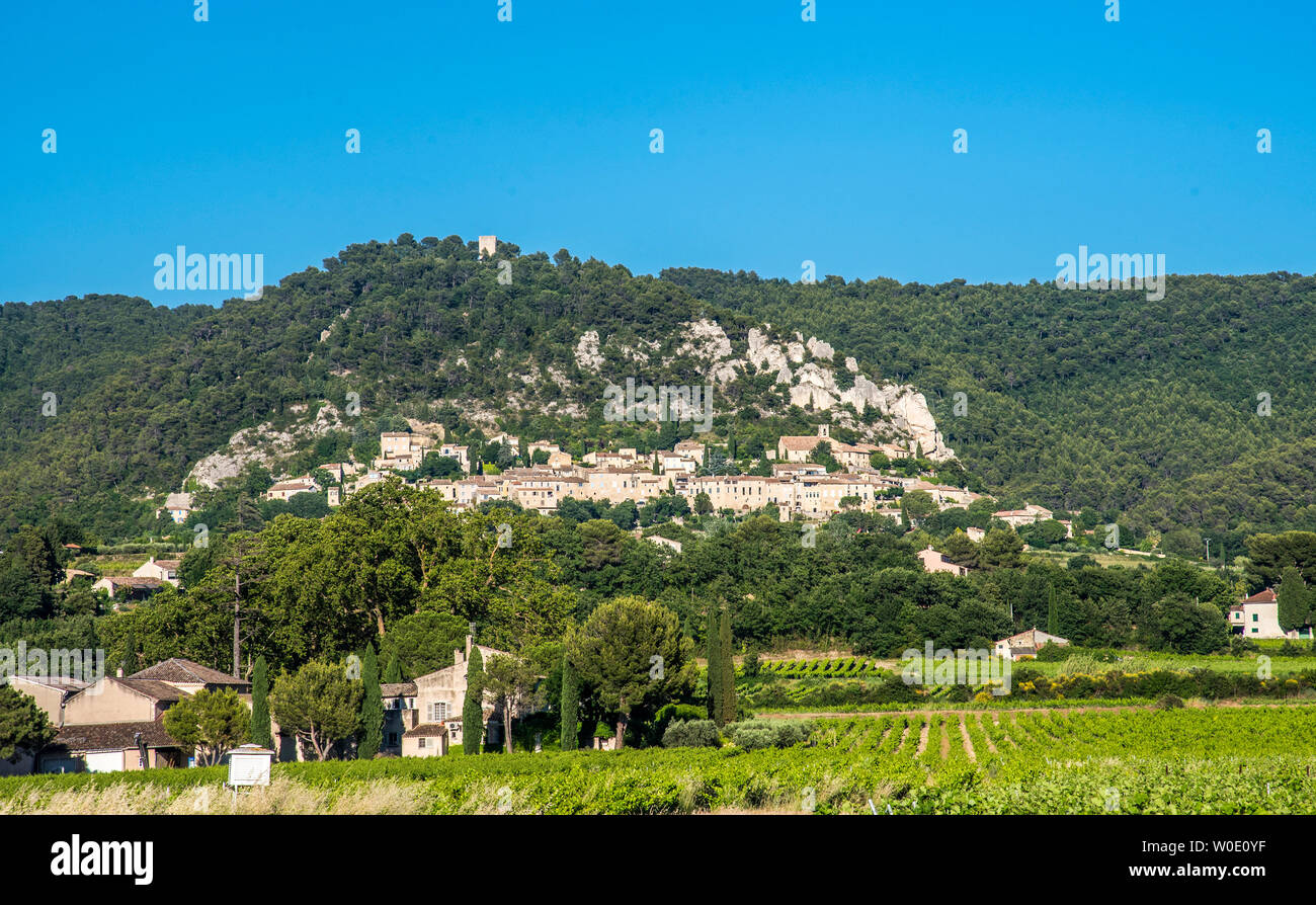 France, Vaucluse, perched village of Seguret, (Plus Beau Village de ...
