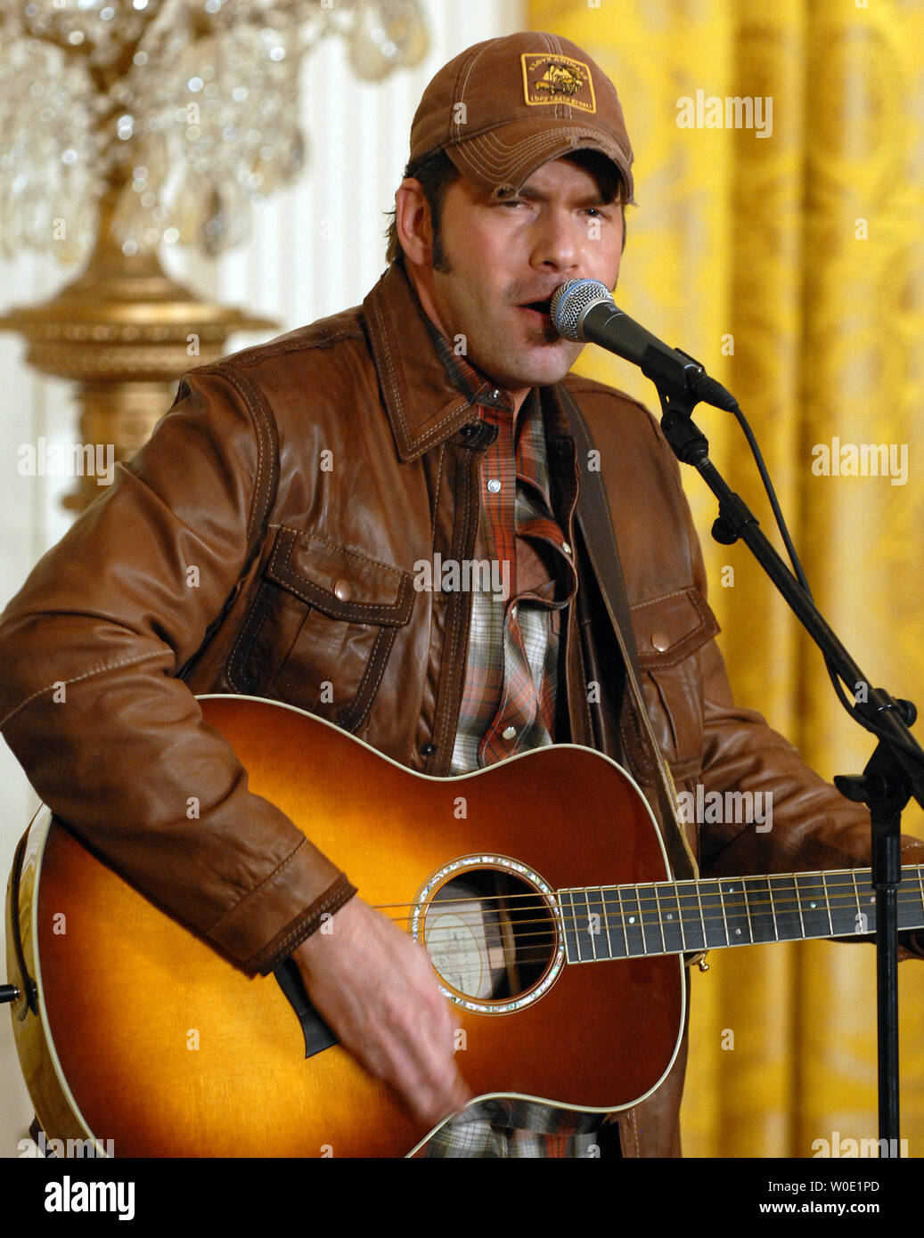 Country singer Rodney Atkins sings "Watching You," in honor of National ...