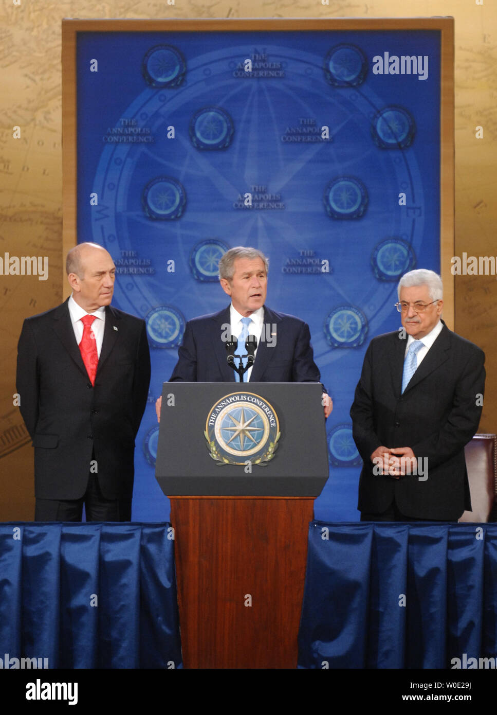 U.S. President George W. Bush (C) delivers remarks alongside Israeli ...