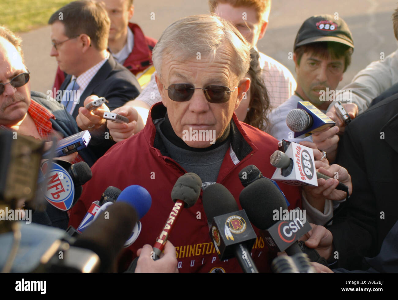Washington Redskins head coach Joe Gibbs speaks to the press at the ...