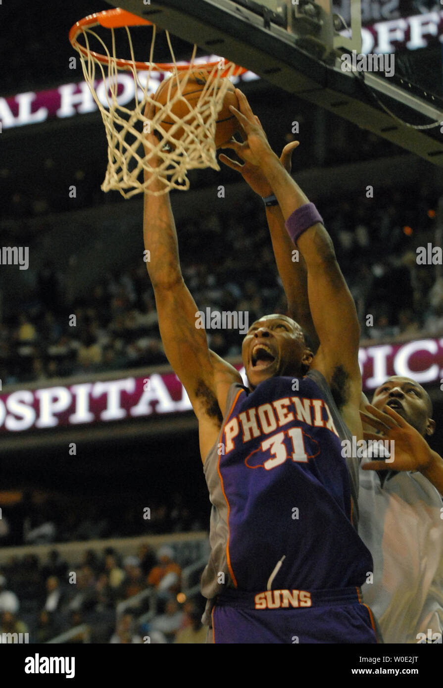 Phoenix Suns Shawn Marion dunks against Washington Wizards Darius ...