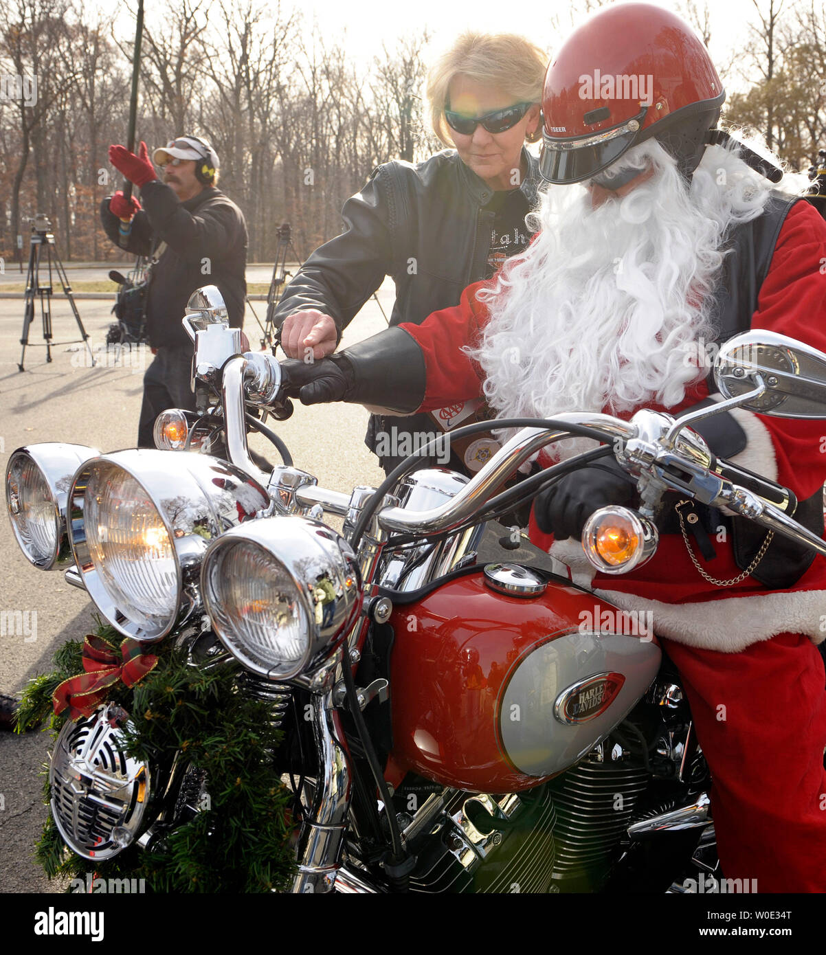 Transportation Secretary Mary E. Peters gives Santa Claus safety ...