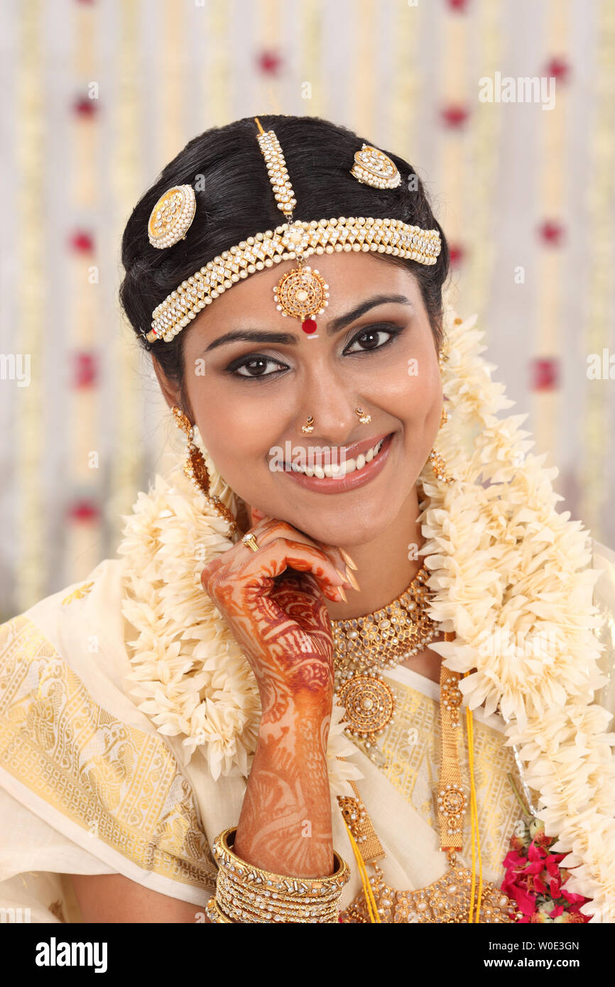 Portrait of an Indian bride smiling Stock Photo - Alamy