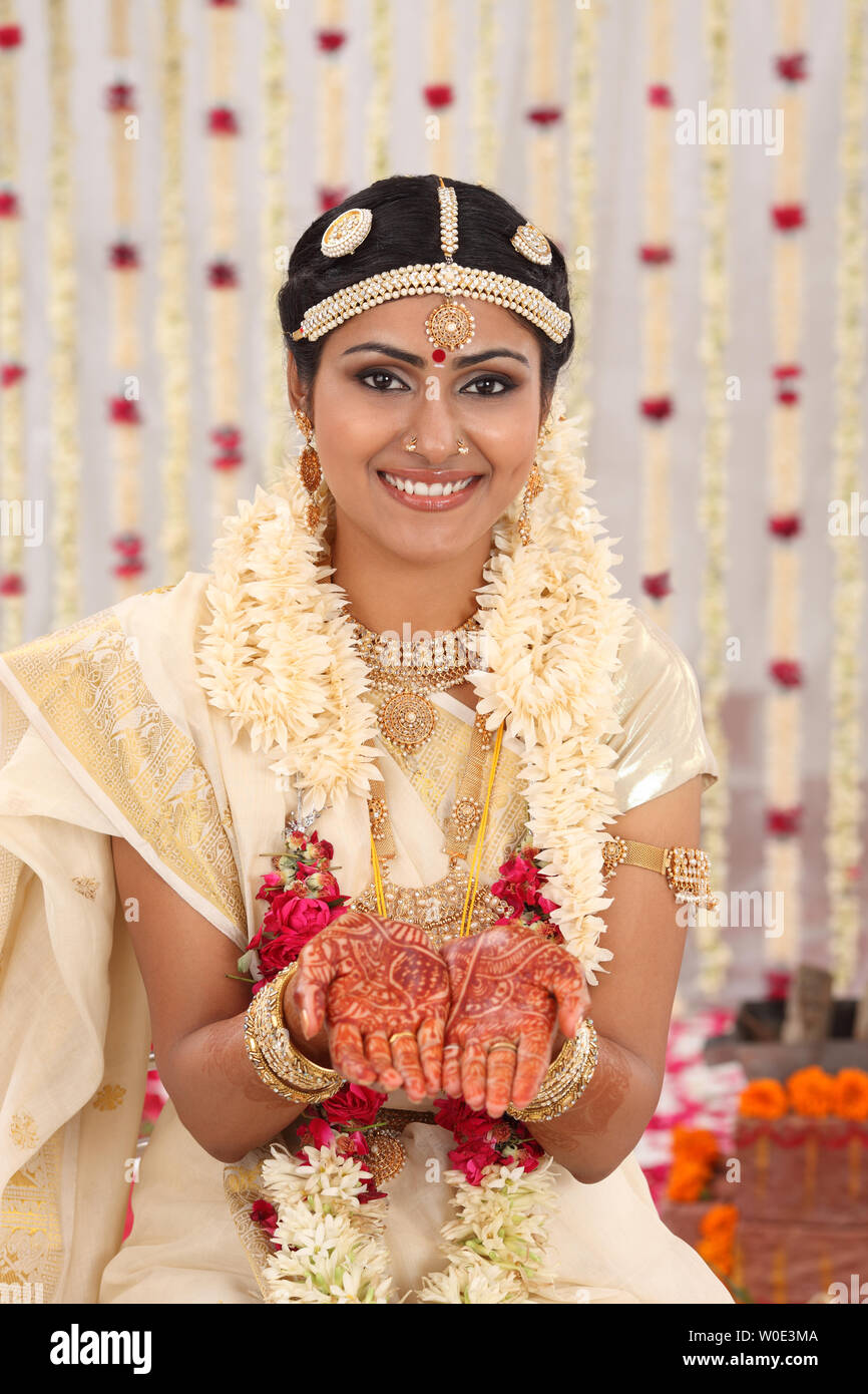 Portrait of an Indian bride showing henna tattoos on her palms Stock ...