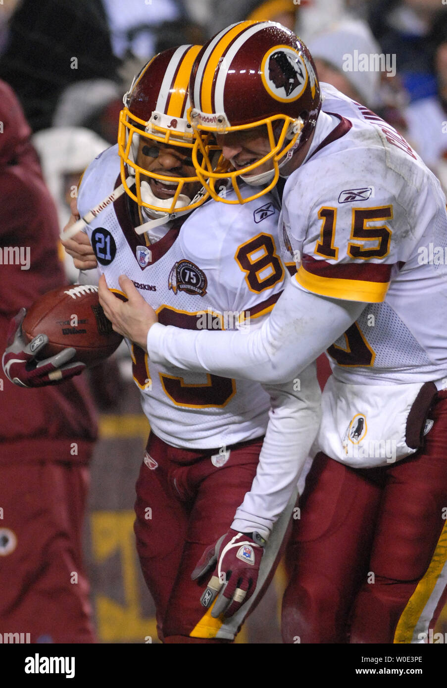 Washington Redskins quarterback Todd Collins (15) hugs Santana Moss ...