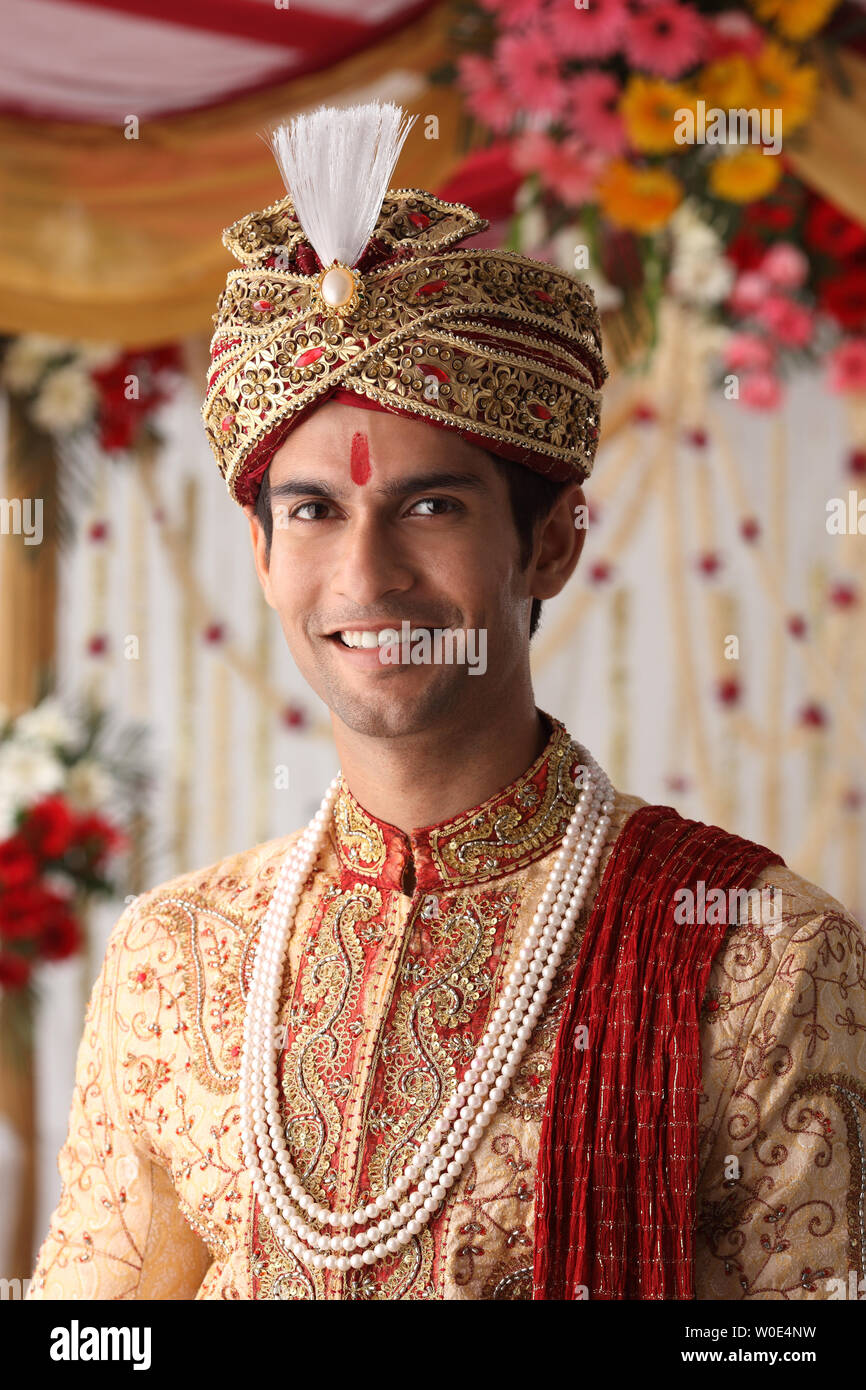 Hinduism smile happy adult male High Resolution Stock Photography and Images - Alamy
