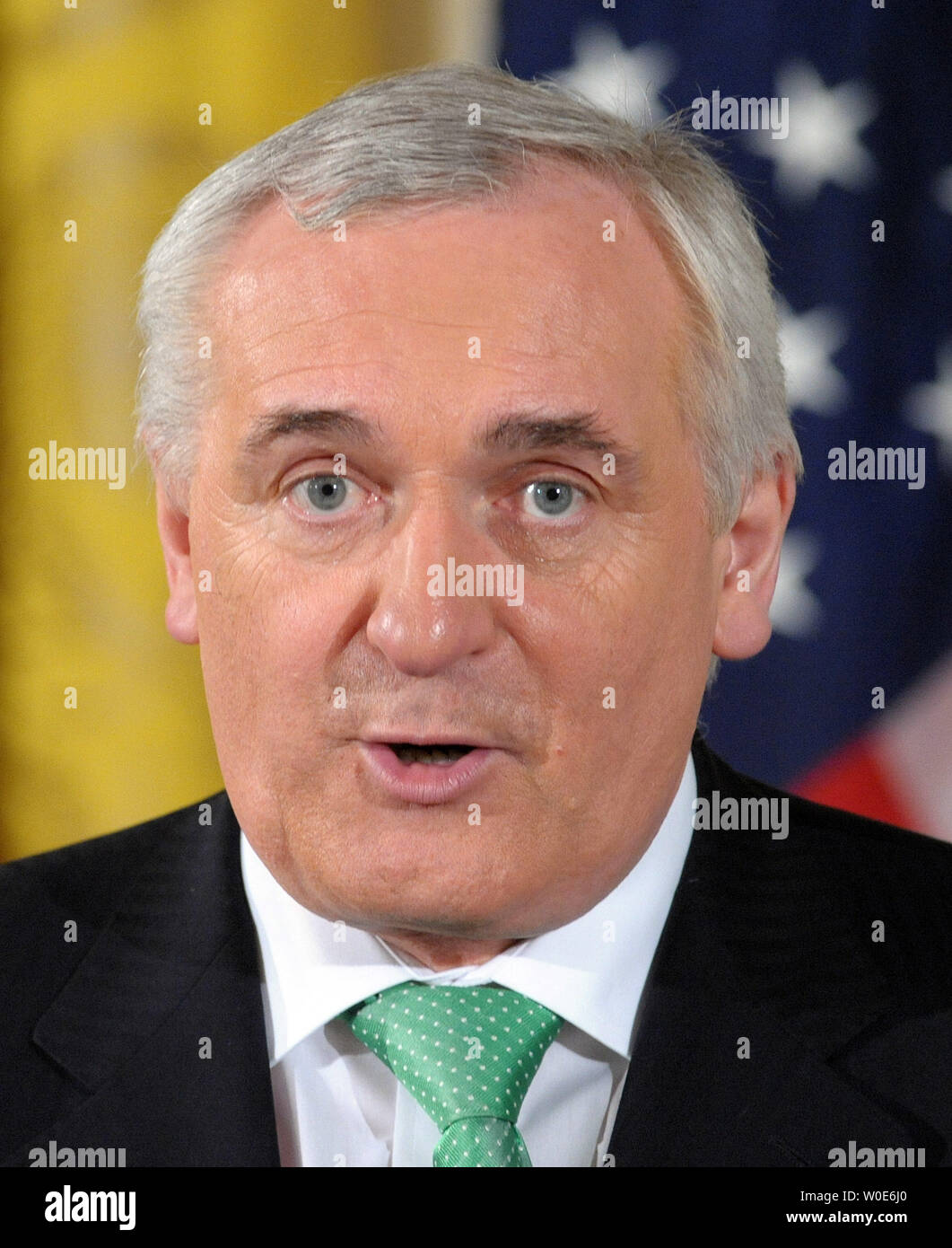 See irish prime minister bertie ahern hi-res stock photography and ...