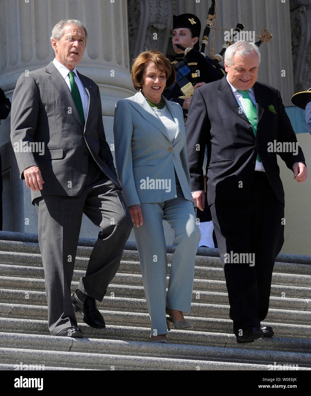 Bertie ahern george bush nancy hi-res stock photography and images - Alamy