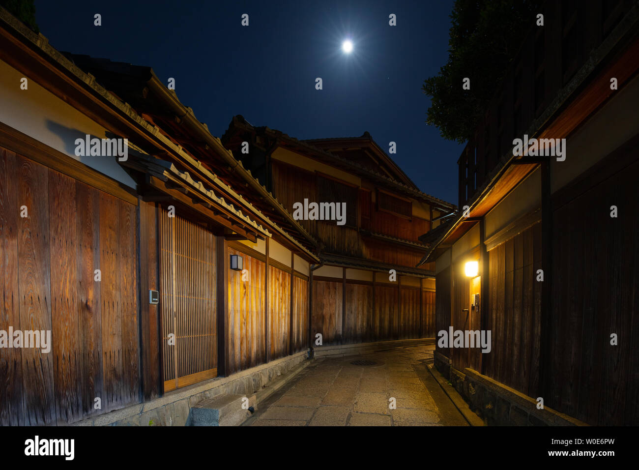 Traditional streetscape hi-res stock photography and images - Alamy