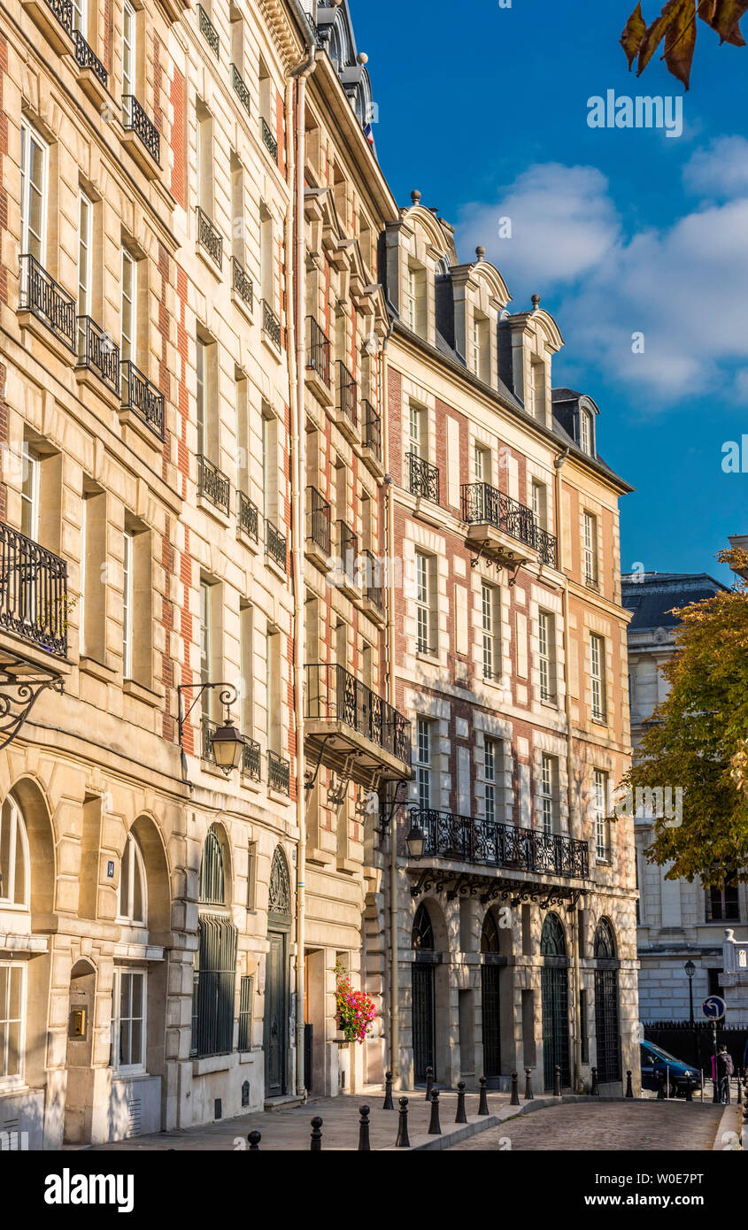 17th century brick buildings hi-res stock photography and images - Alamy