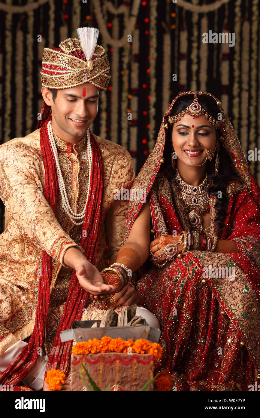 Newlywed couple performing traditional ritual in wedding ceremony Stock ...