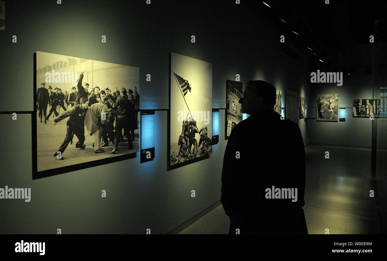Gallery pulitzer prize winning photographs hi-res stock photography and ...