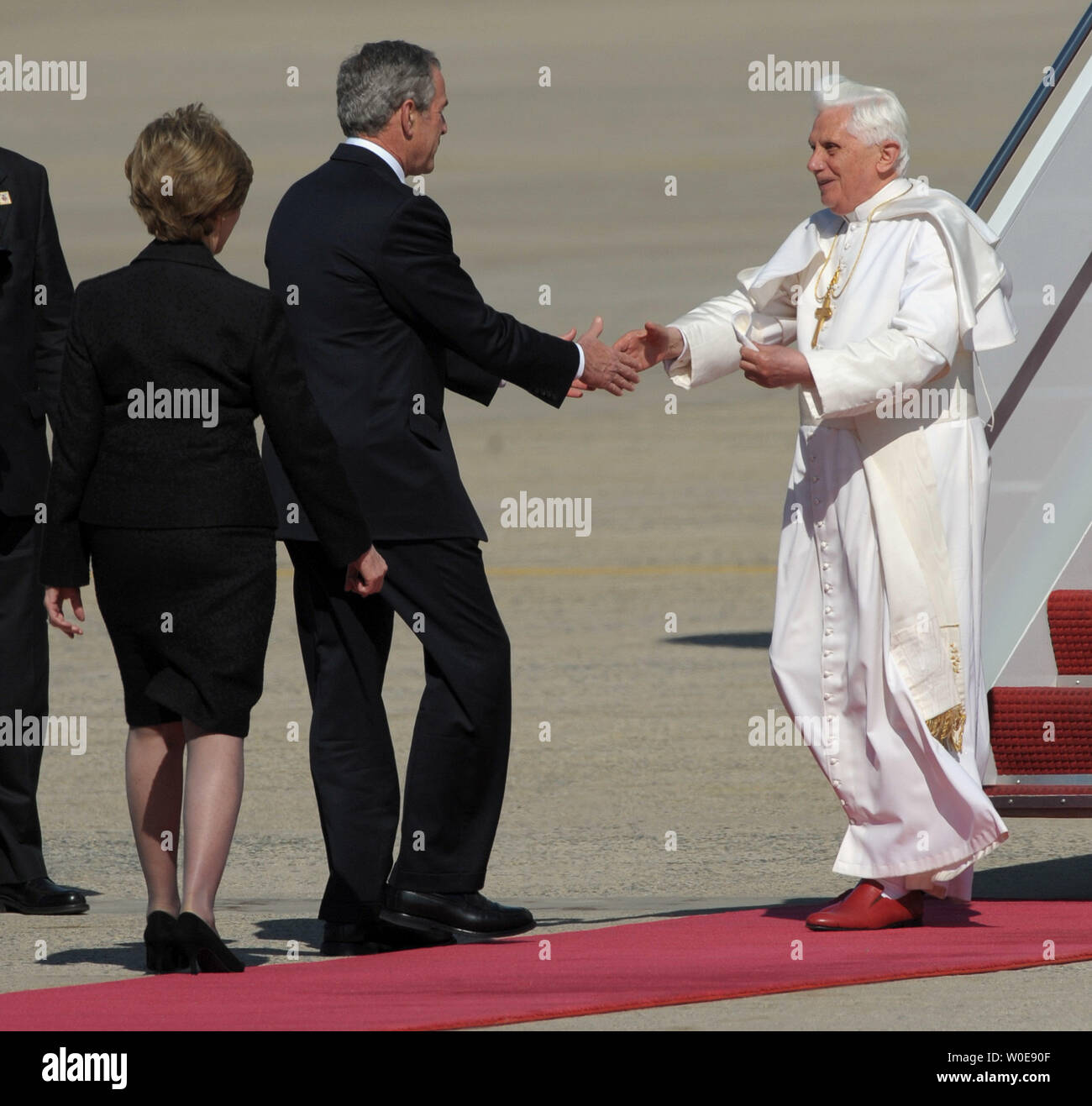 U.S. President George W. Bush and First Lady Laura Bush greet Pope ...