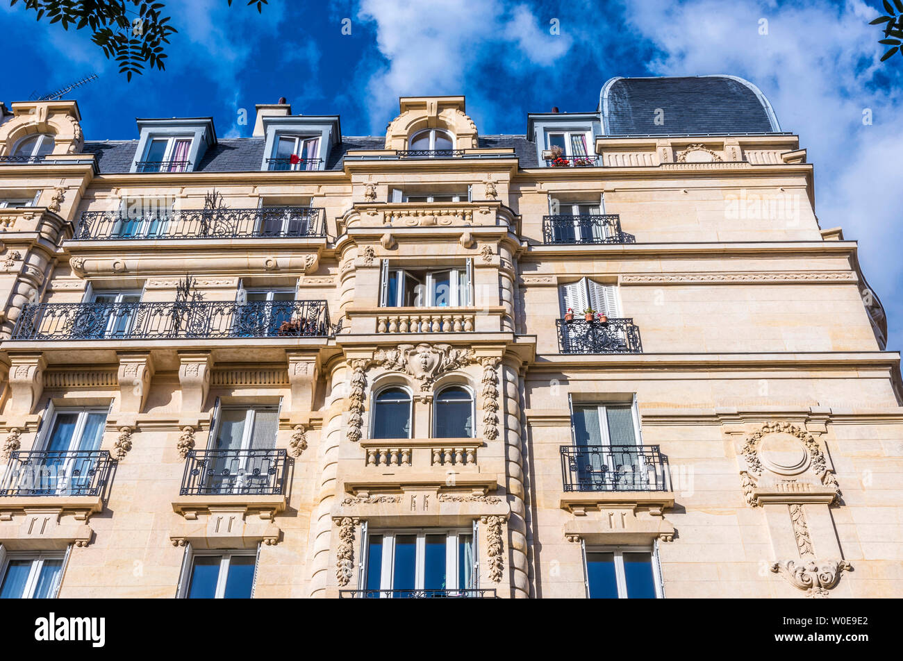 Haussmanian building hi-res stock photography and images - Alamy