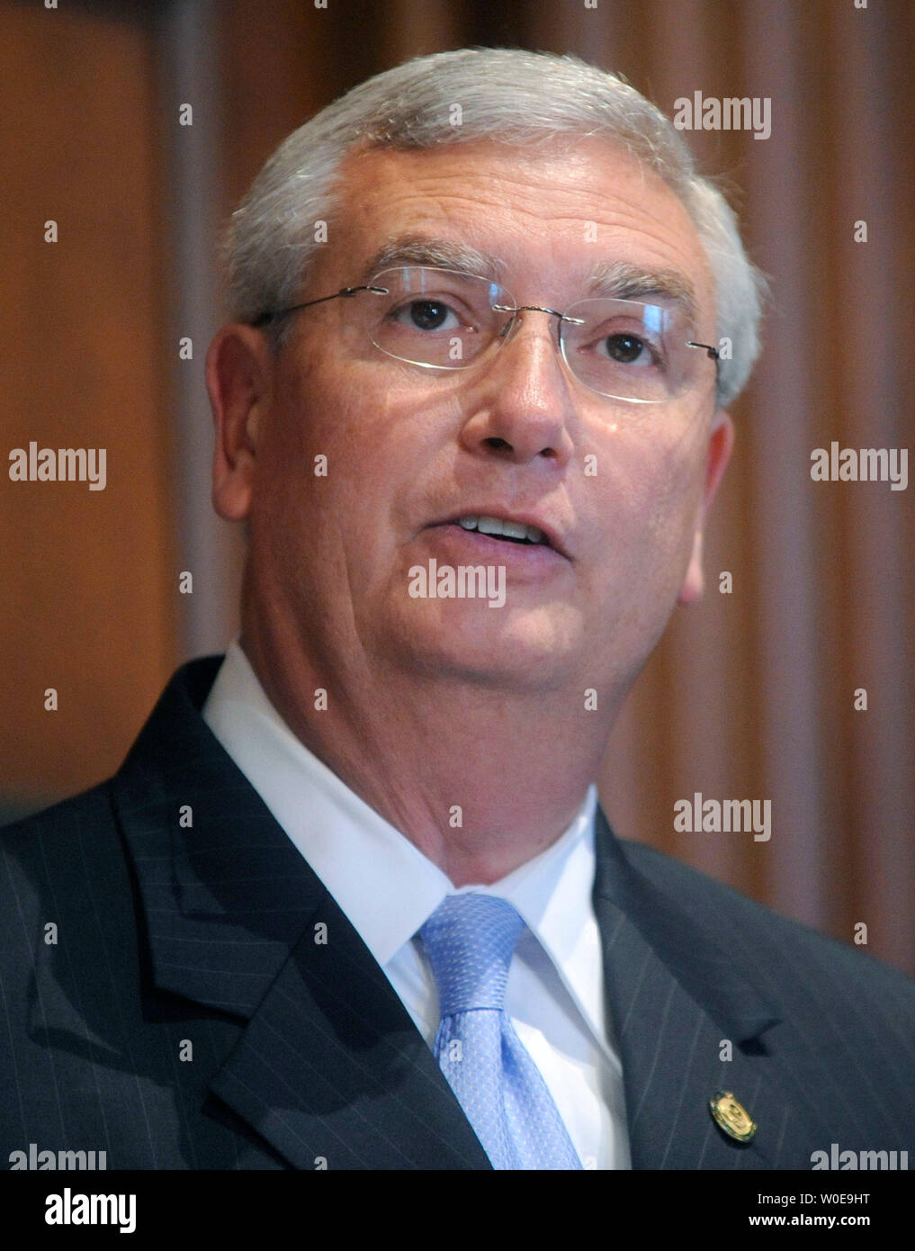 Epa administrator stephen johnson hi-res stock photography and images ...