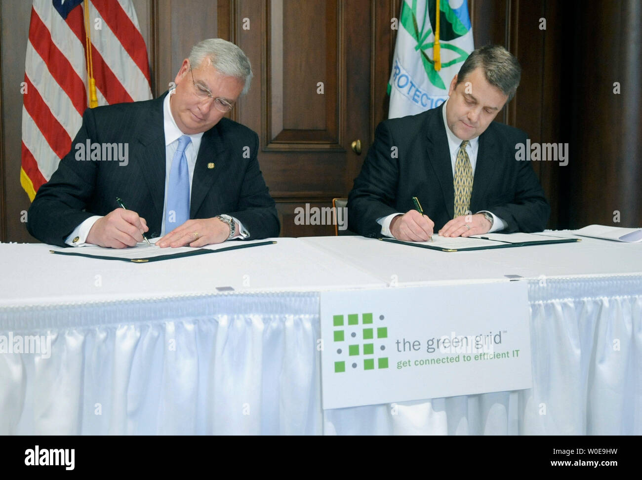Environmental Protection Agency (EPA) Administrator Stephen Johnson (L ...