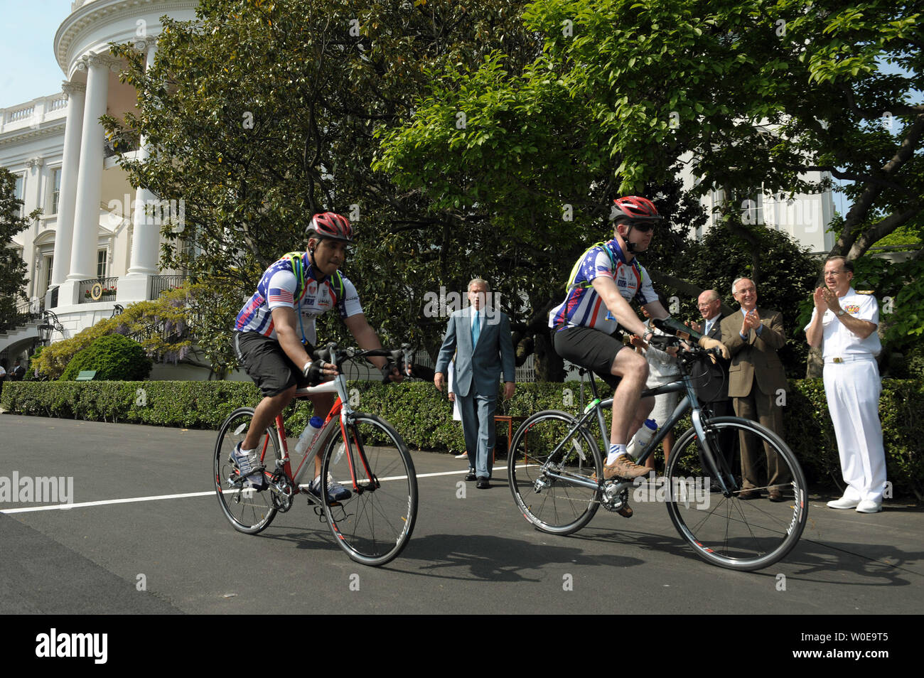 U s president george bush participating hi-res stock photography and ...