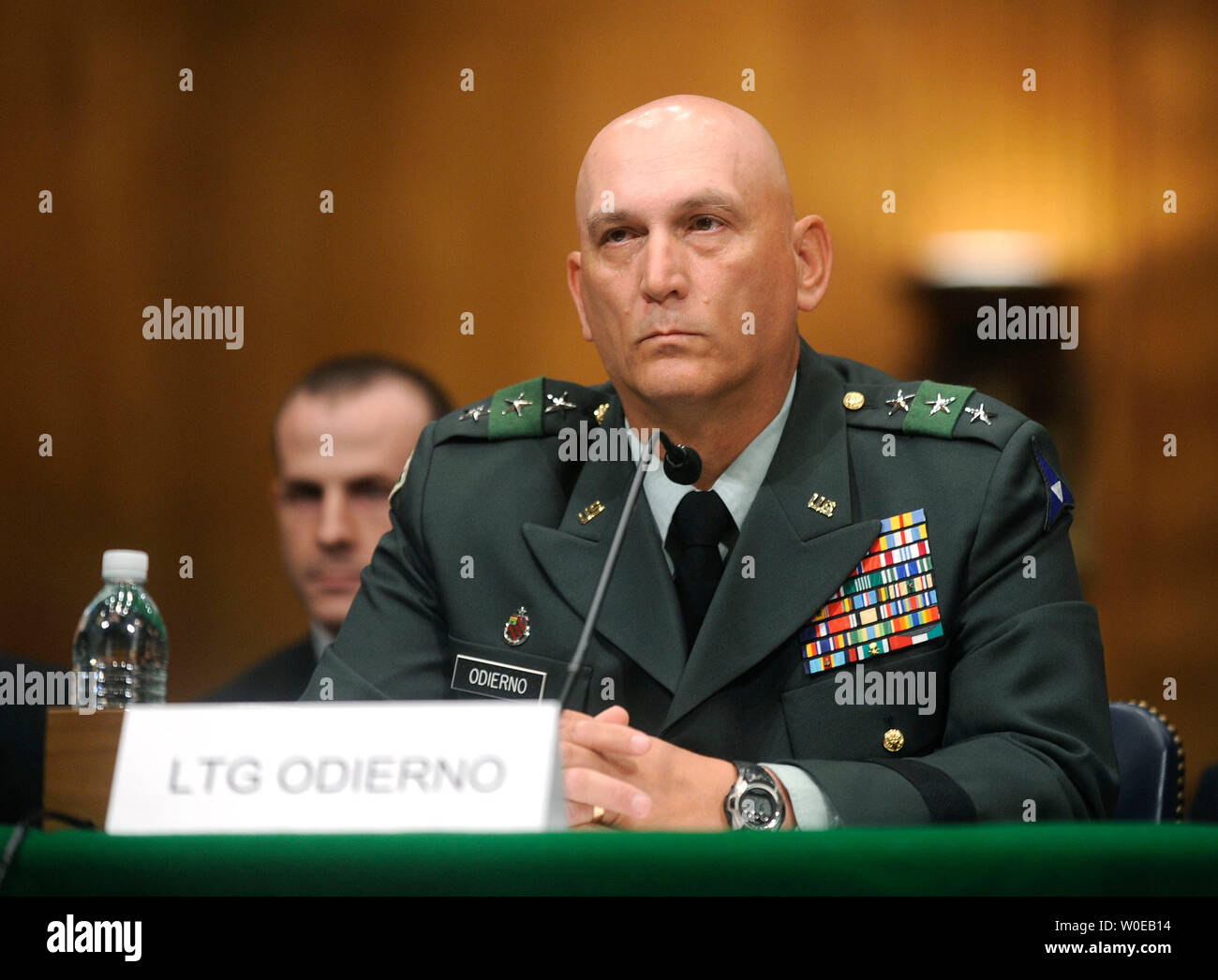 Gen raymond odierno hi-res stock photography and images - Alamy