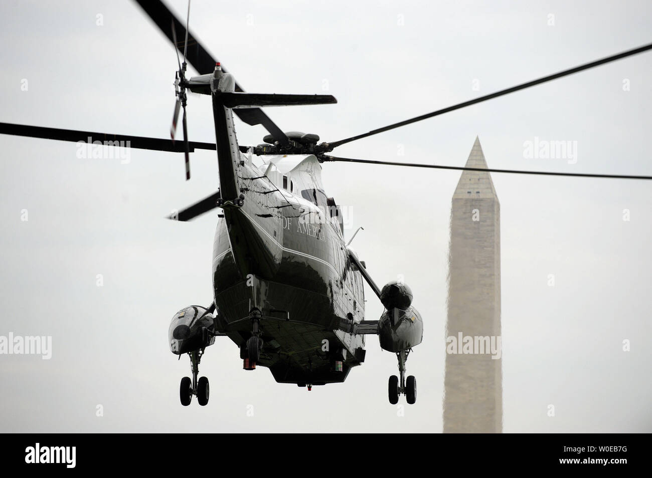 U.S. President George W. Bush departs from the South Lawn of the White ...