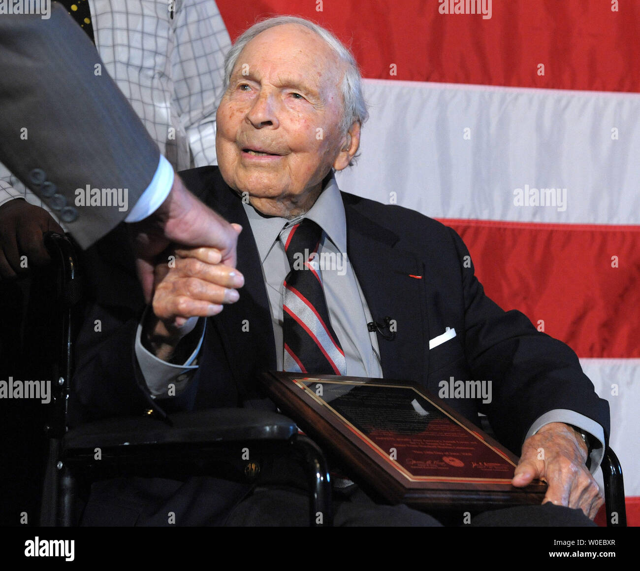 At age 107 hi-res stock photography and images - Alamy