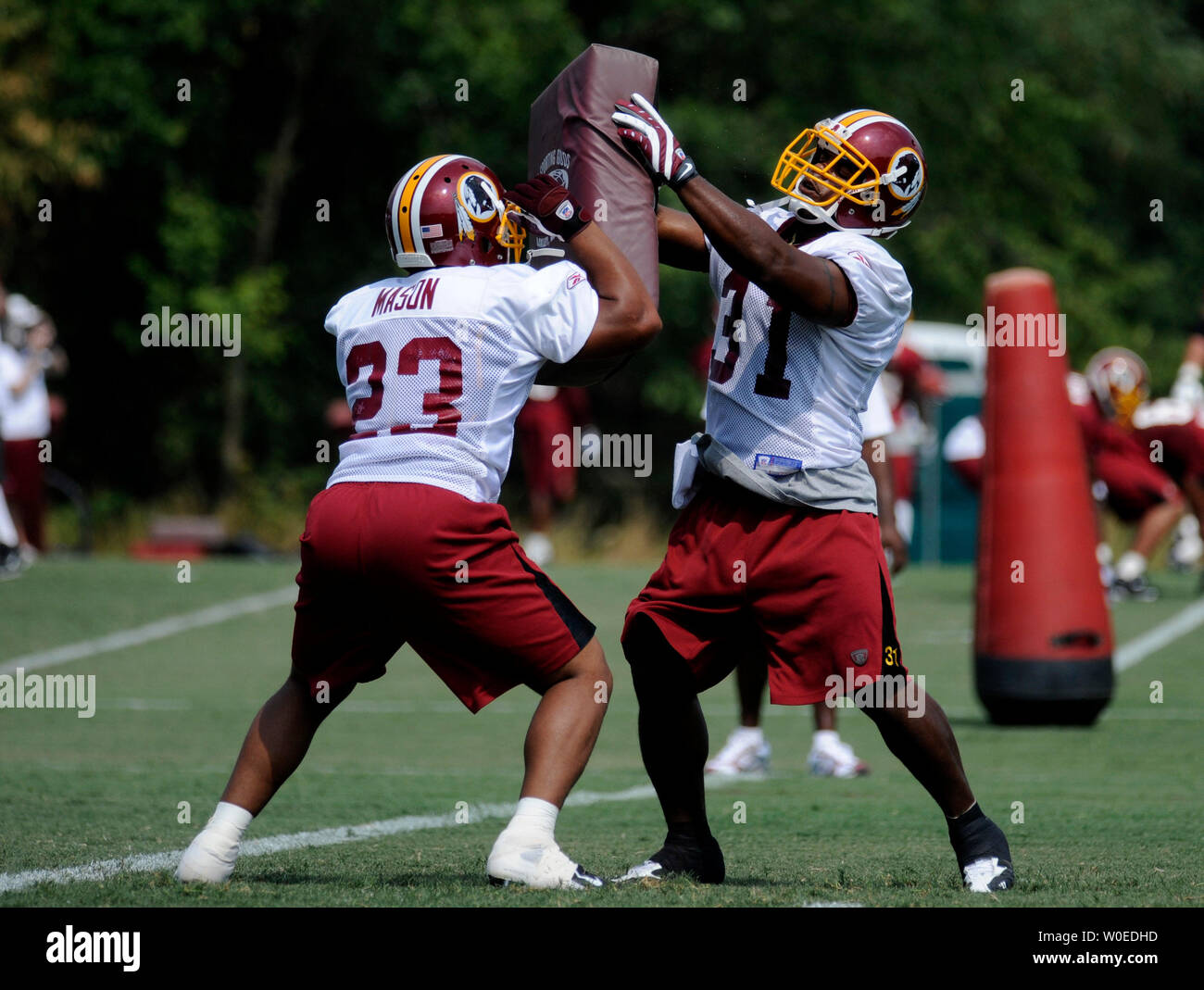 Washington Redskins running backs Rock Cartwright (31) and Marcus Mason ...