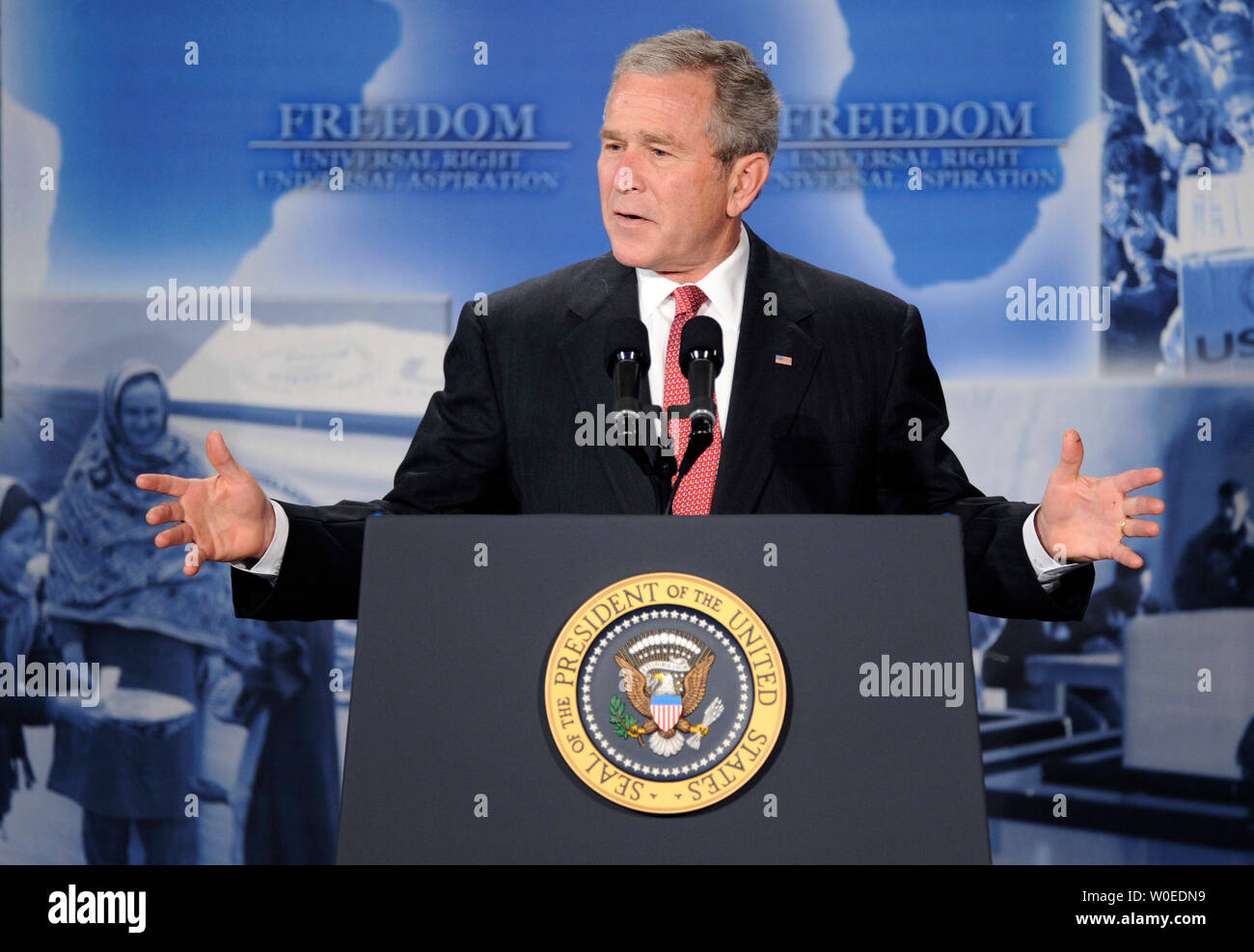 Spreading w hi-res stock photography and images - Alamy