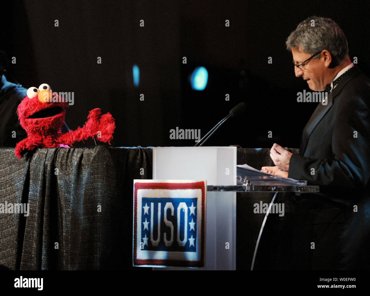 Elmo muppet hi-res stock photography and images - Alamy